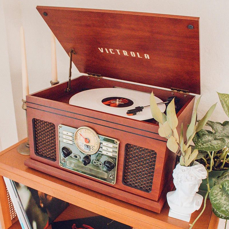 Gramofon Victrola VTA-600B Navigator hnědý | DATART