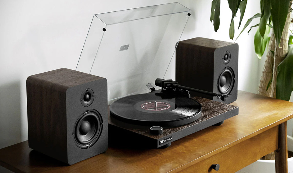 Gramofon Victrola VTTS-1 Premiere T1 hnědý - s mírným poškozením… | DATART